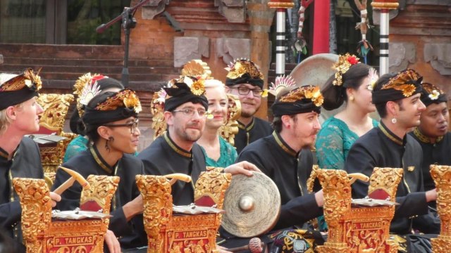 Menariknya Bule AS Main Gamelan di Pesta Kesenian Bali | kumparan.com