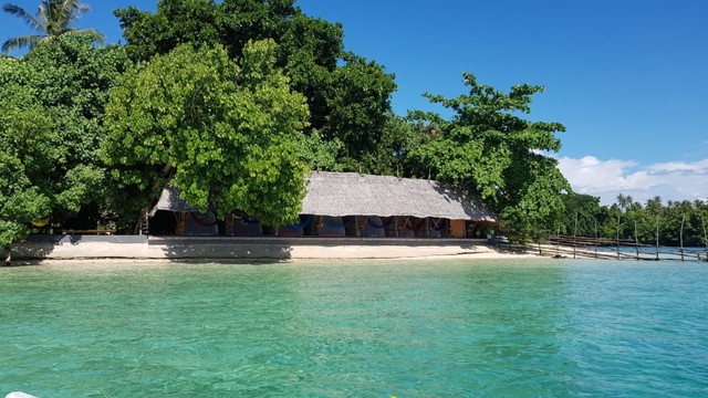 Menjelajahi Keindahan Pulau Meti, Maluku Utara | kumparan.com