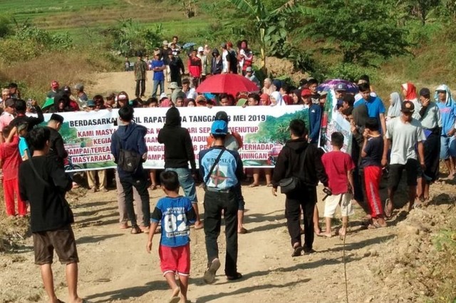 Ratusan Warga Terdampak Waduk Kuningan Tuntut Ganti Rugi | kumparan.com