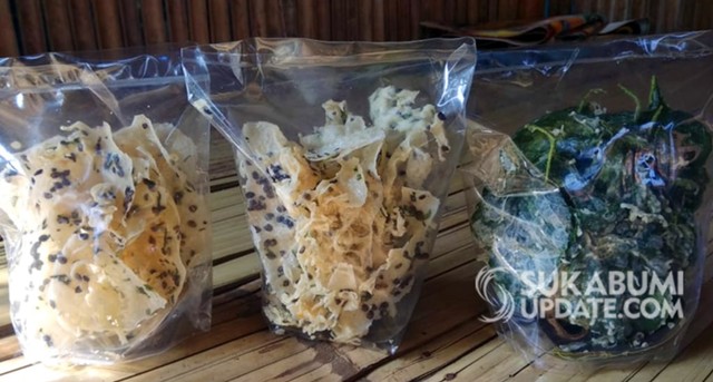 Mencicipi Renyahnya Rempeyek Biji Markisa Khas Ciracap, Sukabumi ...