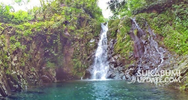 Bathup Alami Nan Jernih, Segernya Berenang di Curug Citaman Sukabumi ...