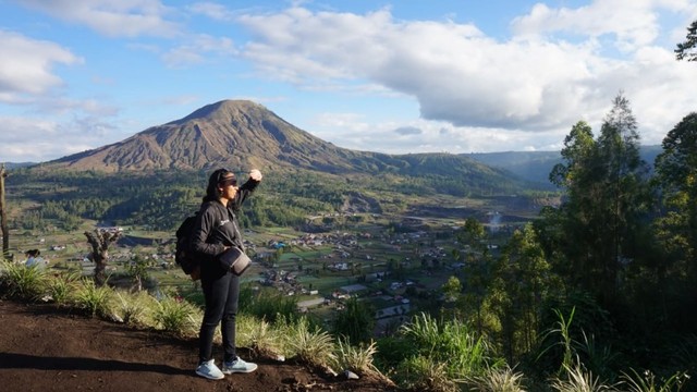 Potret Keindahan Desa Pinggan di Kintamani yang Berselimut Kabut ...