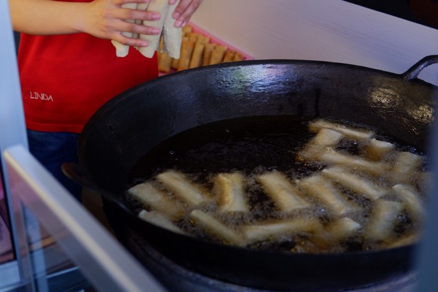 Lumpia Sulawesi, Primadona dari Kota Makassar | kumparan.com