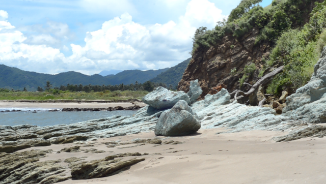 5 Wisata Pantai yang Memukau di Dompu, NTB | kumparan.com