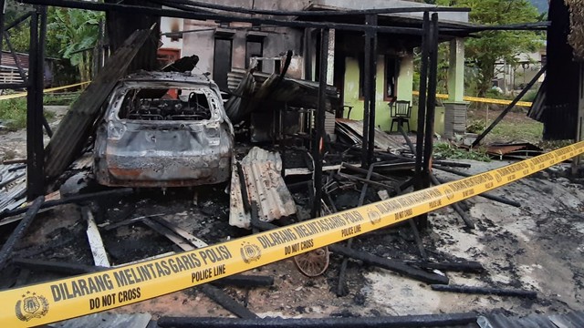 Pelaku yang Bakar Rumah Wartawan di Aceh Diduga Oknum TNI | kumparan.com Pelaku yang Bakar Rumah Wartawan di Aceh Diduga Oknum TNI | kumparan.com