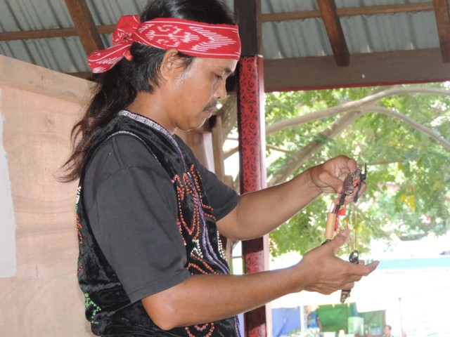 Tengkuyung Berambih, Permainan Tradisional Masyarakat Dayak di Sekadau ...