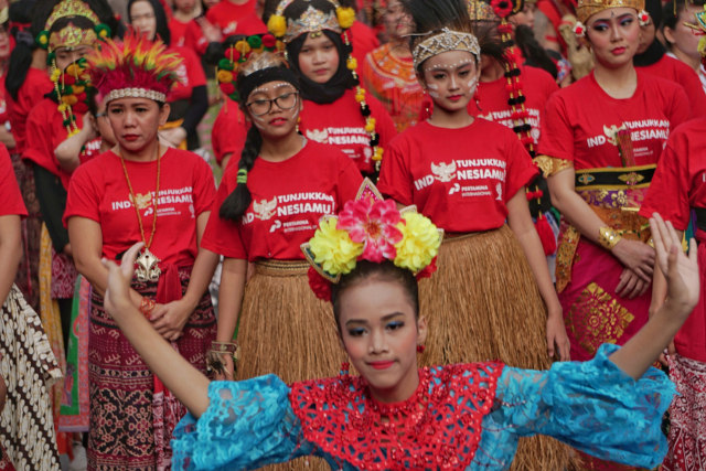 Foto: Kemeriahan 2.000 Orang Menari Tradisional di CFD | kumparan.com
