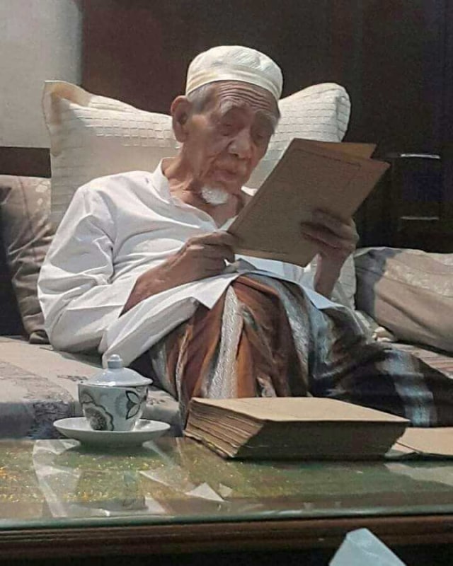 Foto: Mengenang Mbah Moen | kumparan.com