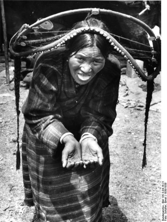 Asal-usul Penduduk Tibet Memberi Salam dengan Julurkan Lidah | kumparan.com