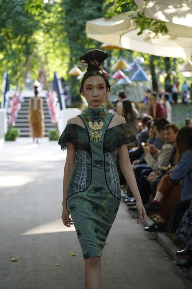 Foto: Koleksi Ferry Sunarto di Festival Indonesia Moskow 2019 ...