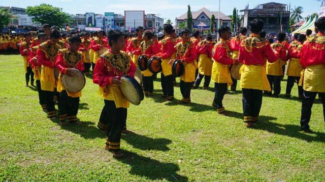 2.019 Pemuda Aceh Semarakkan HUT ke-74 RI dengan Menari Rapai Geleng ...