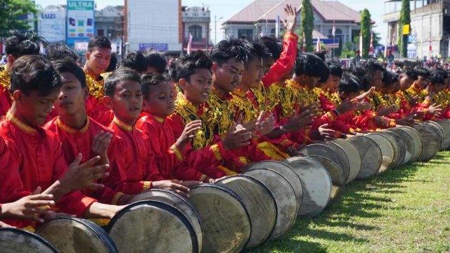 2.019 Pemuda Aceh Semarakkan HUT ke-74 RI dengan Menari Rapai Geleng ...