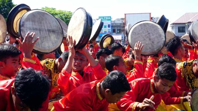 2.019 Pemuda Aceh Semarakkan HUT ke-74 RI dengan Menari Rapai Geleng ...