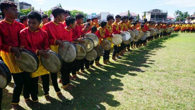 2.019 Pemuda Aceh Semarakkan HUT ke-74 RI dengan Menari Rapai Geleng ...