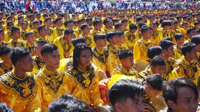Foto: 2.019 Penari Rapai Geleng di Aceh Peringati HUT ke-74 RI ...