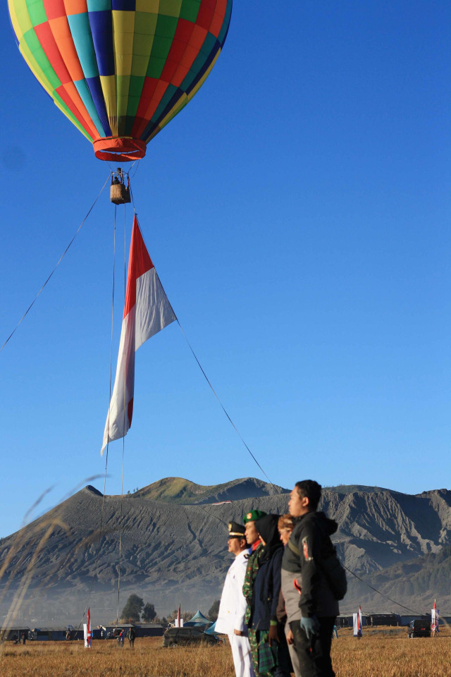 Tak Perlu Jauh-jauh ke Turki, Kini Kamu Bisa Naik Balon Udara di Bromo ... Tak Perlu Jauh-jauh ke Turki, Kini Kamu Bisa Naik Balon Udara di Bromo ...