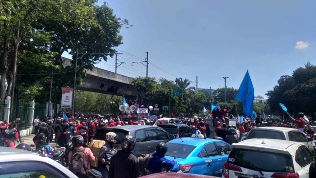 Demo Buruh Sempat Tutup Akses Jalan Medan Merdeka Utara | kumparan.com Demo Buruh Sempat Tutup Akses Jalan Medan Merdeka Utara | kumparan.com