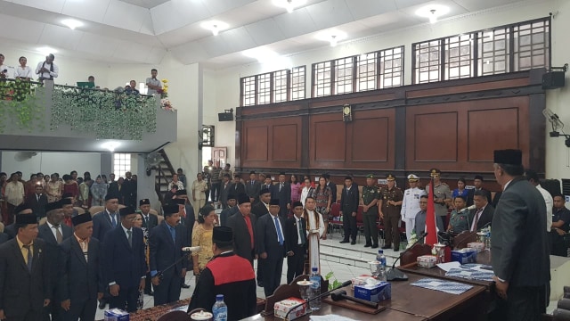 34 Anggota DPRD Sikka Dilantik, 1 Batal Dilantik | kumparan.com