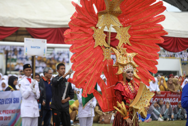 Foto: Kostum-kostum Unik Peserta Parade Budaya O2SN 2019 di Aceh ...