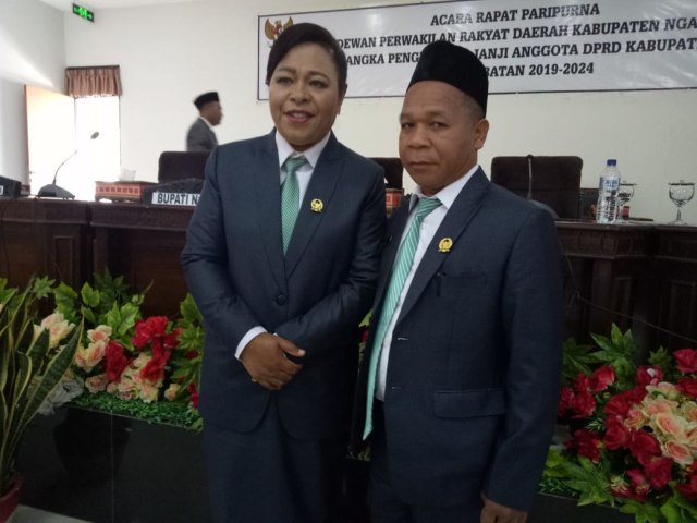 Kisah Suami Istri Sukses Jadi Anggota DPRD Ngada | kumparan.com