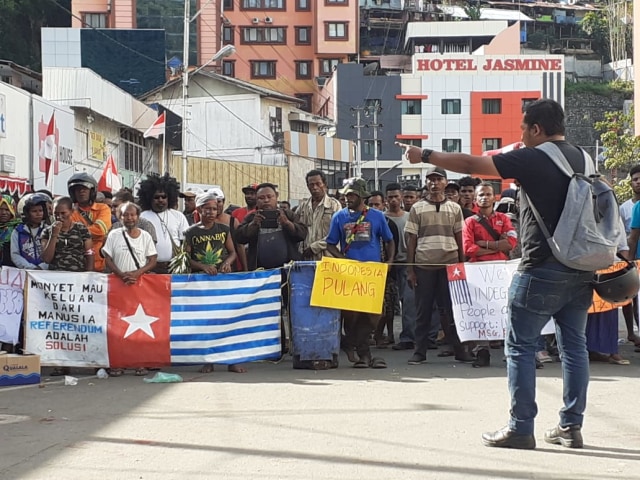 Bendera Bintang Kejora Berkibar, Kantor Majelis Rakyat Papua Dibakar ... Bendera Bintang Kejora Berkibar, Kantor Majelis Rakyat Papua Dibakar ...