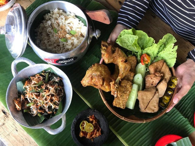 Nikmatnya Makan ala Liwetan Khas Pontianak di 'Yoookkmakandirumah ...