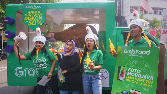 Keseruan Berburu Mobil Ayam GrabFood di Jakarta! | kumparan.com