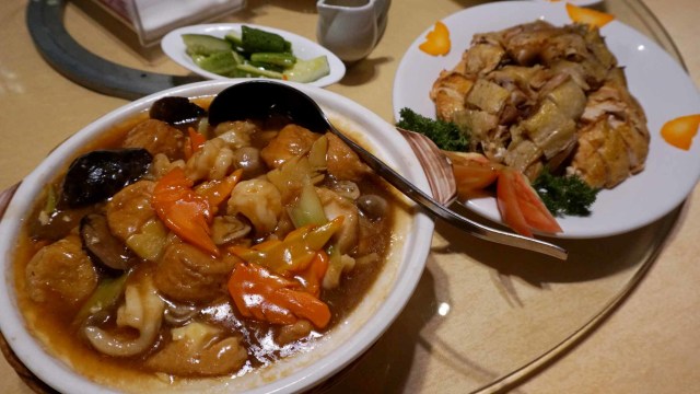 Nostalgia Ratusan Menu Oriental Lintas Generasi di Angke Restaurant ...