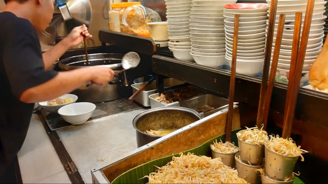 Mencoba 'Mih Kocok Mang Dadeng', Kuliner Kota Bandung yang Legendaris ...