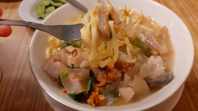 Mencoba 'Mih Kocok Mang Dadeng', Kuliner Kota Bandung yang Legendaris ...