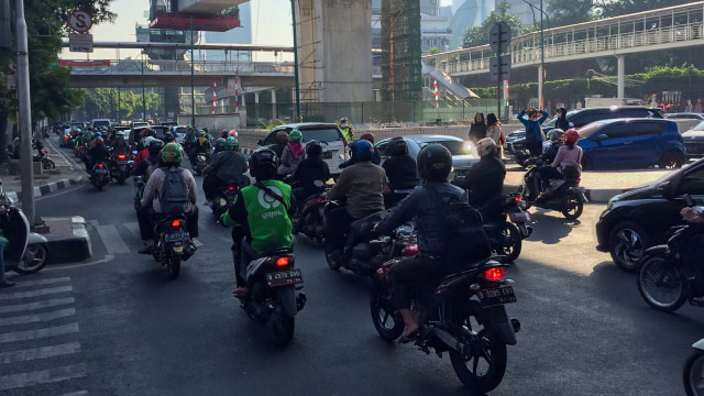 Tak Ada Ganjil Genap di Sekitar Rumah Habibie, Lalin di Kuningan Padat ...