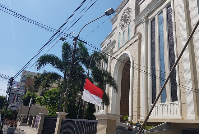 Bendera Setengah Tiang Warga Manado untuk Almarhum BJ Habibie ...