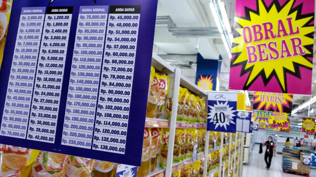 Foto: Giant Poins Square Gelar Obral Besar-besaran | kumparan.com