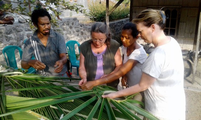 Kunjungi Puge Figo di Kurubhoko, Ini yang Dilakukan 3 Wisatawan Asing ...