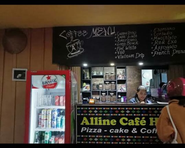Nongkrong di Alline Cafe House, Habiskan Malam Minggu di Ruteng ...