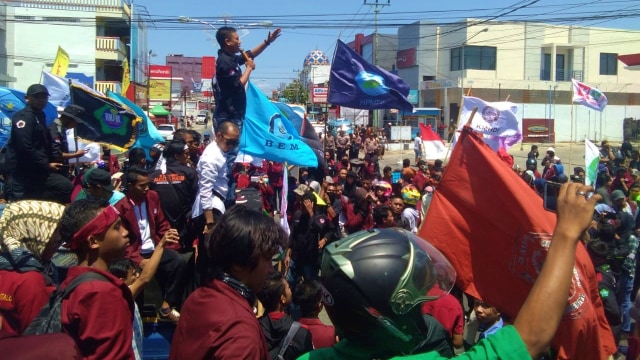 Ribuan Mahasiswa di Gorontalo Demo RUU KPK dan KUHP - kumparan.com