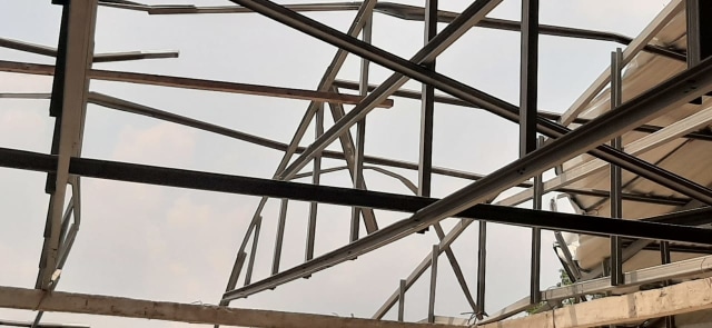 Puluhan Rumah di Sintai, Batam, Diterjang Puting Beliung | kumparan.com