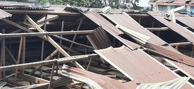 Puluhan Rumah di Sintai, Batam, Diterjang Puting Beliung | kumparan.com