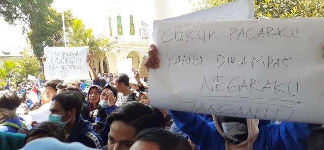 Foto: Suasana Unjuk Rasa di Gedung DPRD DIY | kumparan.com