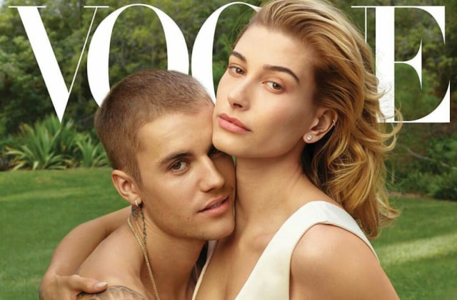 Hailey Baldwin Kenakan Mini Dress Rancangan Vivienne Westwood di Malam ... Hailey Baldwin Kenakan Mini Dress Rancangan Vivienne Westwood di Malam ...