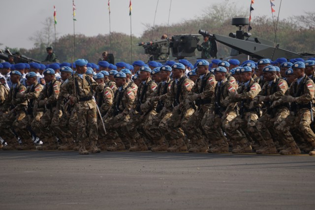 Benarkah KRI Teluk Ende Mengibarkan Bendera Majapahit? | kumparan.com