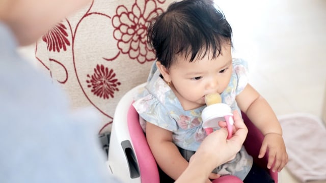 Apa Itu BLW? Amankah untuk si Kecil? | kumparan.com