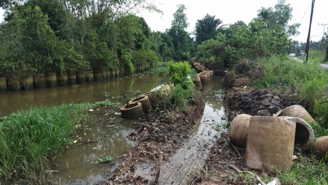 Berdiri 4 Tahun, Siring Sungai Biyuku Sudah Ambruk | kumparan.com