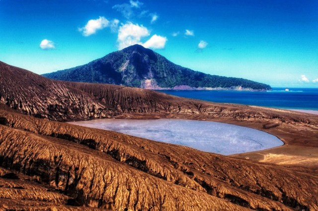 5 Kaldera Gunung Api Indonesia yang Mendunia dan Fenomenal | kumparan.com