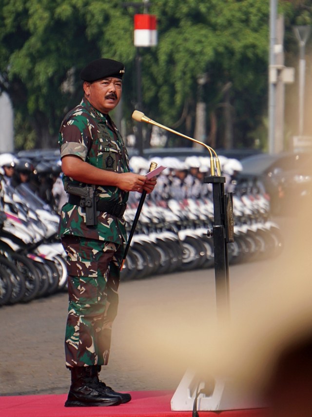 Panglima TNI dan Kapolri Pimpin Apel Pengamanan Pelantikan Presiden | kumparan.com