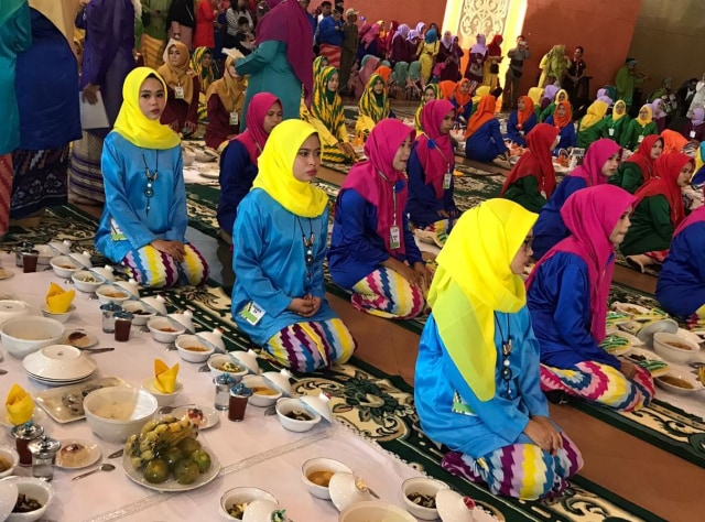 Milenial di Kota Pontianak Ikut Melestarikan Tradisi Saprahan ...