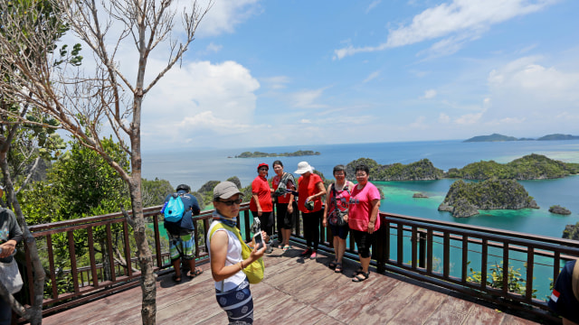 Wujud 'Serpihan Surga' Dilihat dari Puncak Piaynemo, Raja Ampat ...