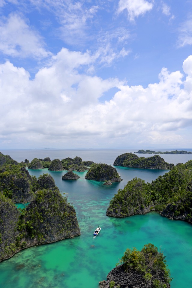 Wujud 'Serpihan Surga' Dilihat dari Puncak Piaynemo, Raja Ampat ...