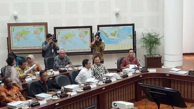 Ma'ruf Amin Perdana Pimpin Rapat, Bahas Stunting hingga Kemiskinan | kumparan.com