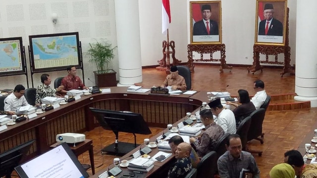 Ma'ruf Amin Perdana Pimpin Rapat, Bahas Stunting hingga Kemiskinan | kumparan.com